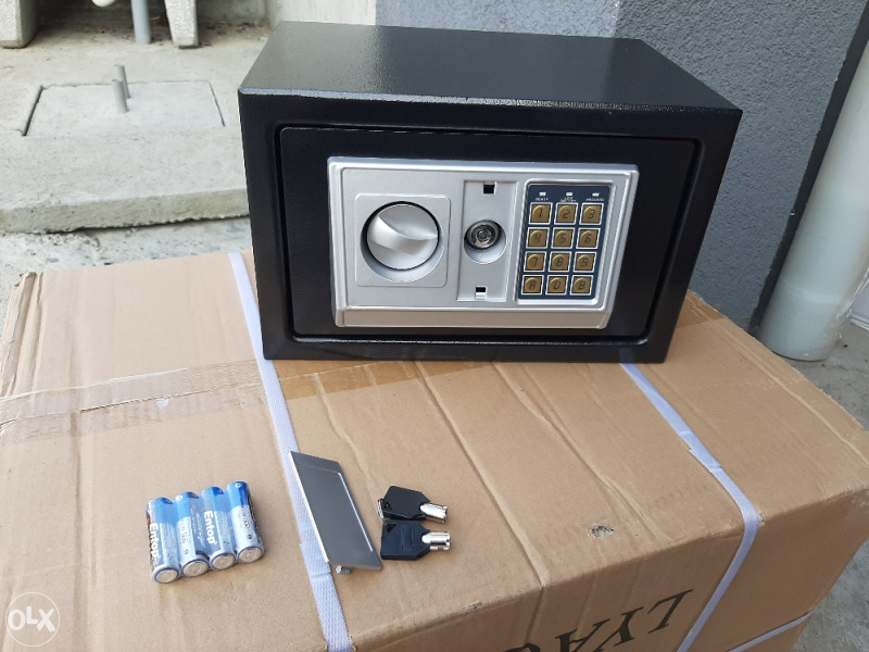 SEF ELEKTRONSKI I NA KLJUC ZA NOVAC I ORUZJE 35x25x25 - Sefovi - OLX.ba