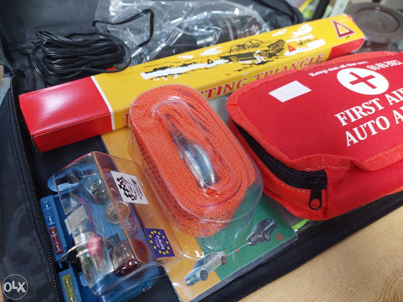 Set obavezna auto opreme 5/1 prsluk sijalice prva pomoc - Alat i pribor ...