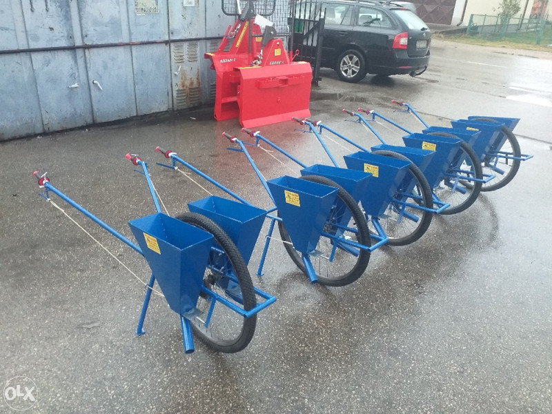 Rasipac za gnojivo kolica tacke VISE KOMADA NA STANJU - Đubrenje i ...