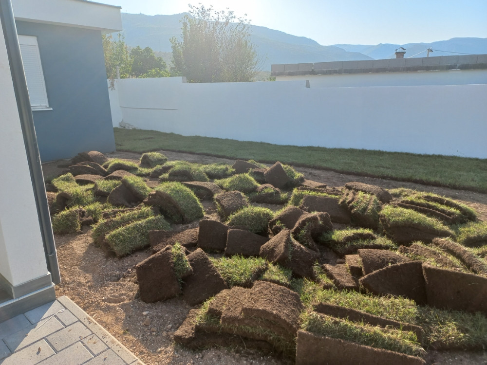 Busen bus trava travnjak - Pribor i alat za vrt - OLX.ba