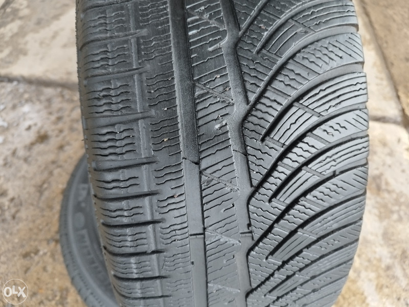 2 polovne zimske gume 235 45 17 Michelin R17 - Gume - OLX.ba