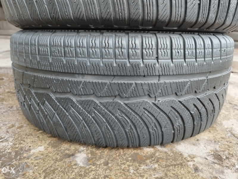 2 polovne zimske gume 235 45 17 Michelin R17 - Gume - OLX.ba
