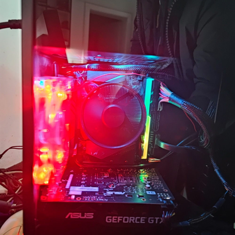 Gaming pc Erazer rgb i5-10gen+1660ti+16gb gskill rgb - Desktop Računari ...