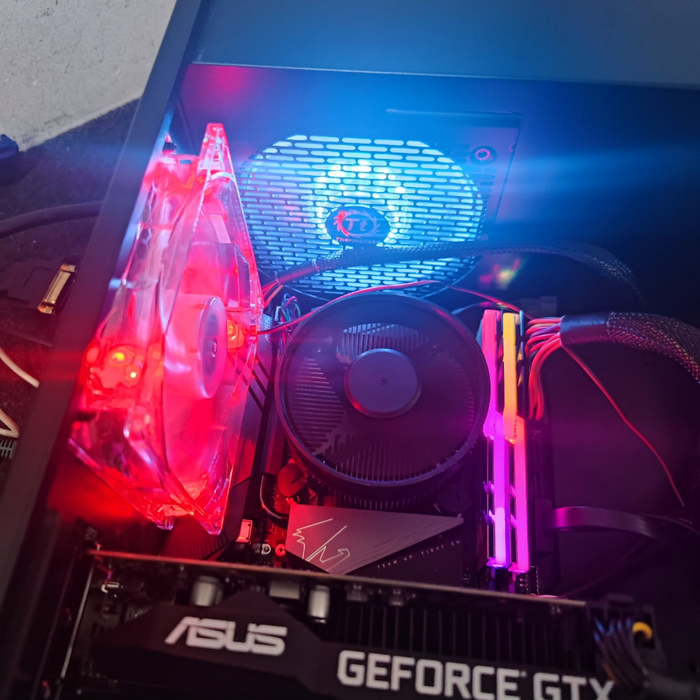 Gaming pc Erazer rgb i5-10gen+1660ti+16gb gskill rgb - Desktop Računari ...