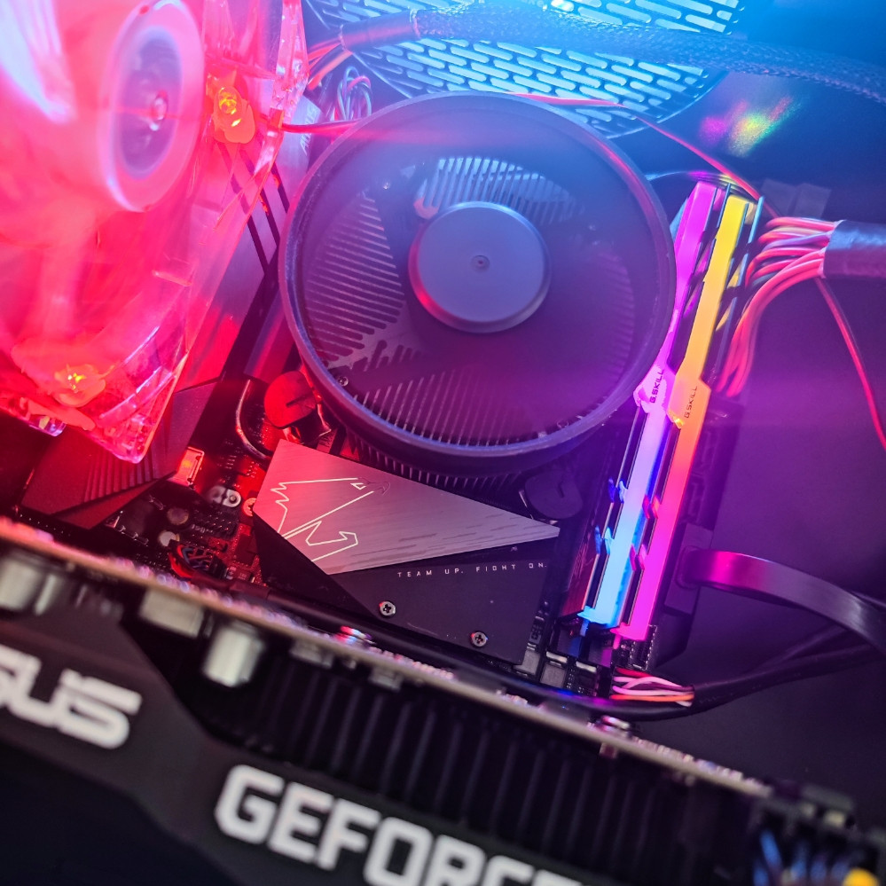 Gaming pc Erazer rgb i5-10gen+1660ti+16gb gskill rgb - Desktop Računari ...