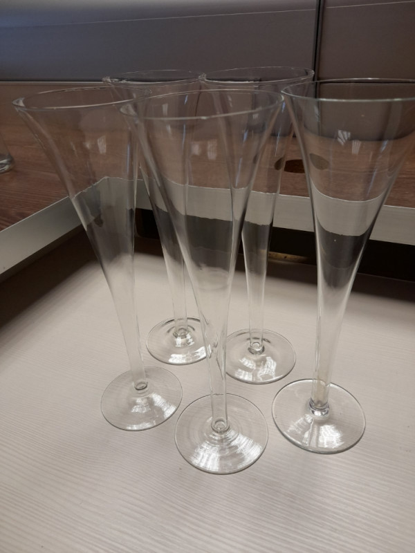 Čaše za martini 5/1 - Za martini - OLX.ba
