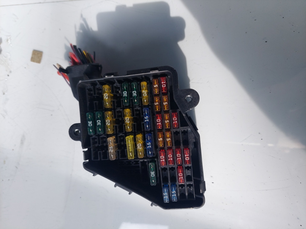 Kutija osiguraca audi a4 b7 2.5 tdi - Kućišta osigurača i osigurači ...