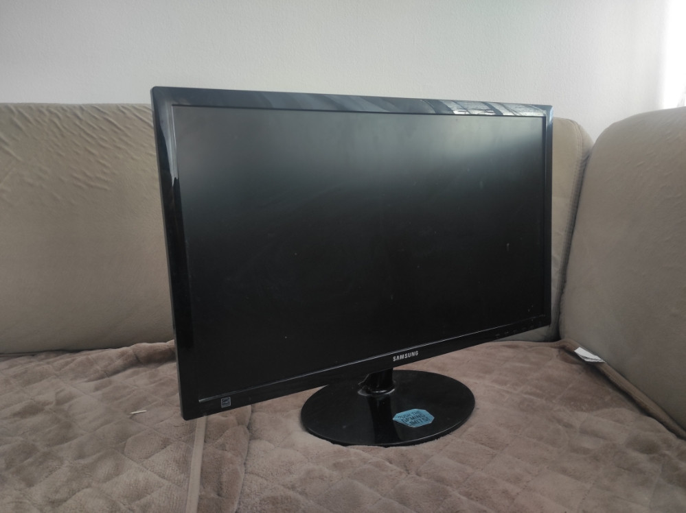 Samsung LED Monitor S24D300H 24'' HDMI - Monitori - OLX.ba