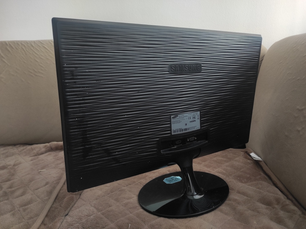 Samsung LED Monitor S24D300H 24'' HDMI - Monitori - OLX.ba