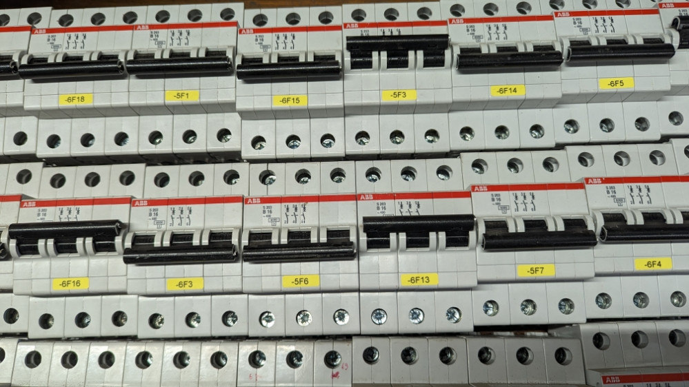 ELEKTRO OPREMA KONTAKTORI MOELLER ABB EATON - Ind. sklopke i prekidači - OLX.ba