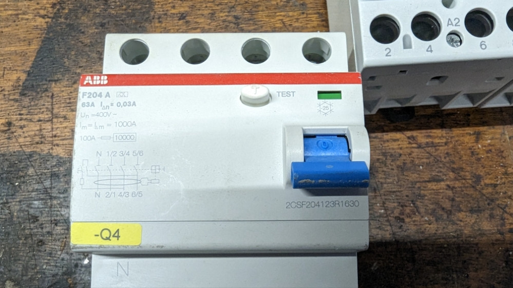 ELEKTRO OPREMA KONTAKTORI MOELLER ABB EATON - Ind. sklopke i prekidači - OLX.ba