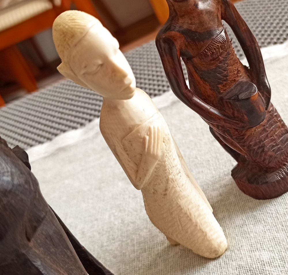 Drvene figure - statue - slonova kost - dekoracije - Suveniri - OLX.ba