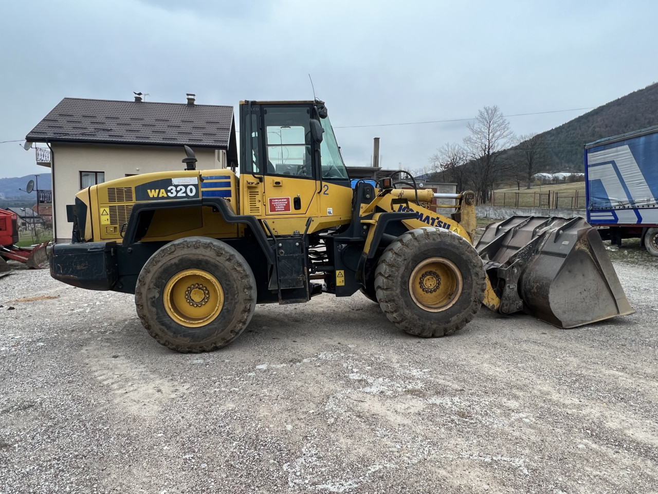 Komatsu WA320 - Utovarivači - OLX.ba