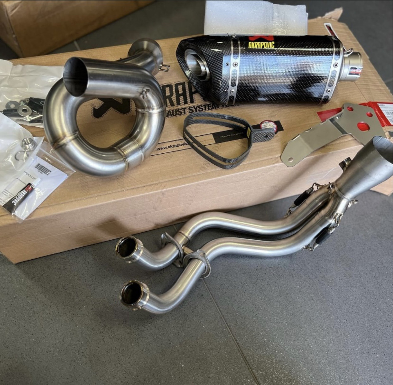 Akrapovic auspuh Yamaha MT07 MT-07 MT 07 - Izduvni sistemi - OLX.ba