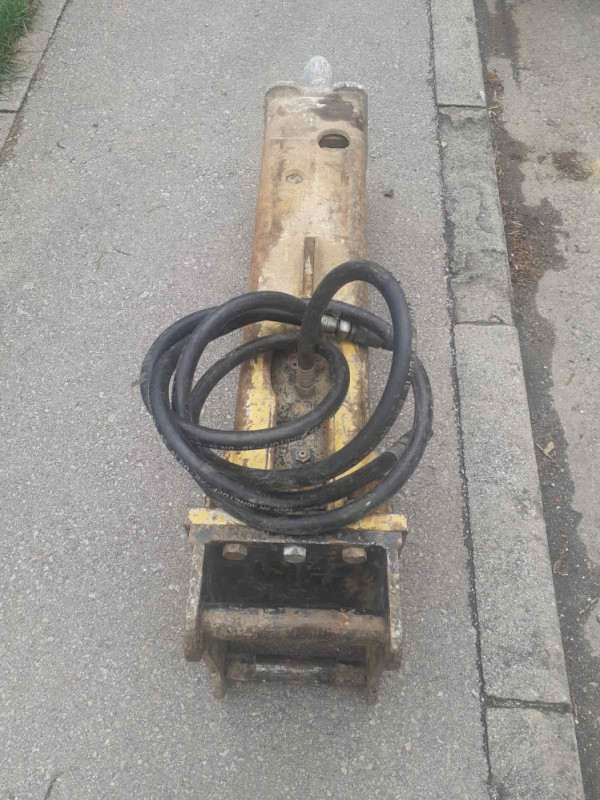 Hidraulični čekić Pikamer za bager 5t-8t - Radni priključci i oprema ...