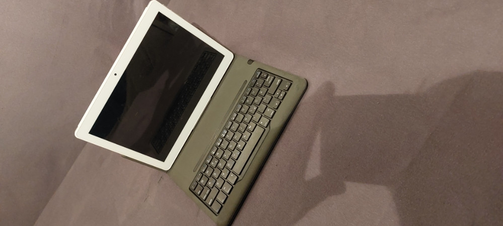 Trekstor tablet 10.1 QUAD 3G - Tablet PCs - OLX.ba