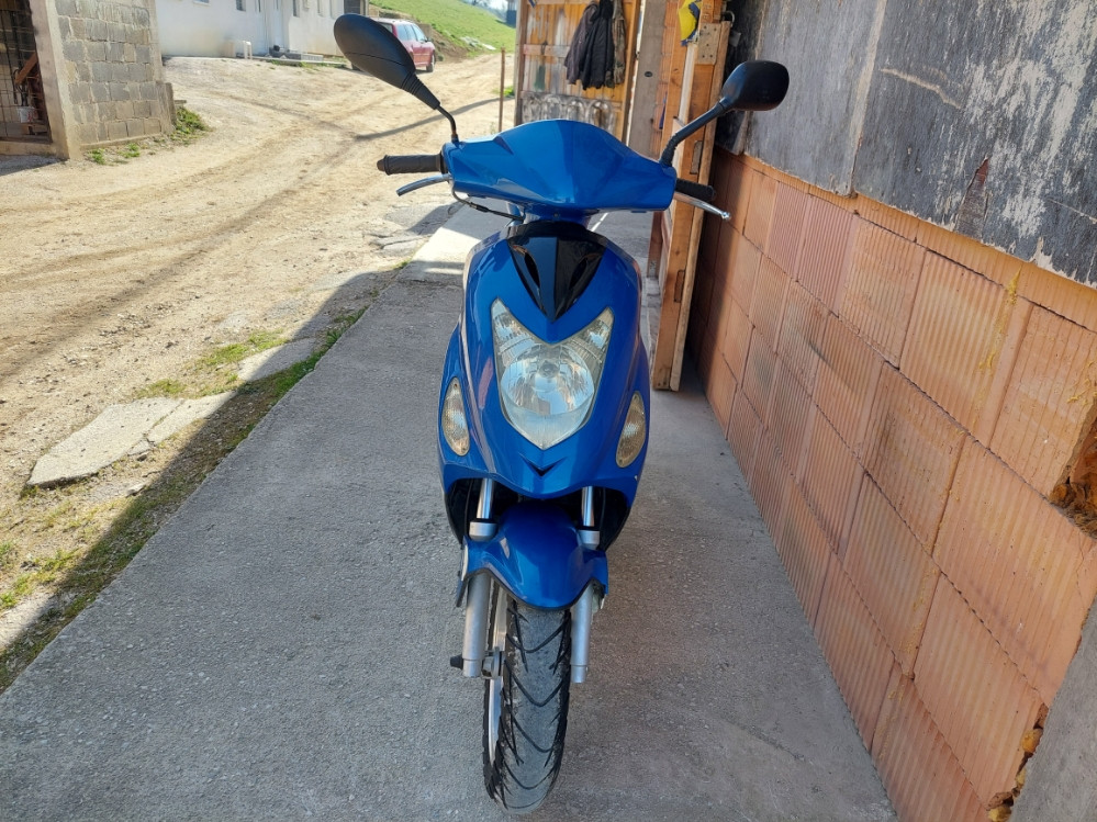Moped skuter 50 kubika - Motocikli - OLX.ba