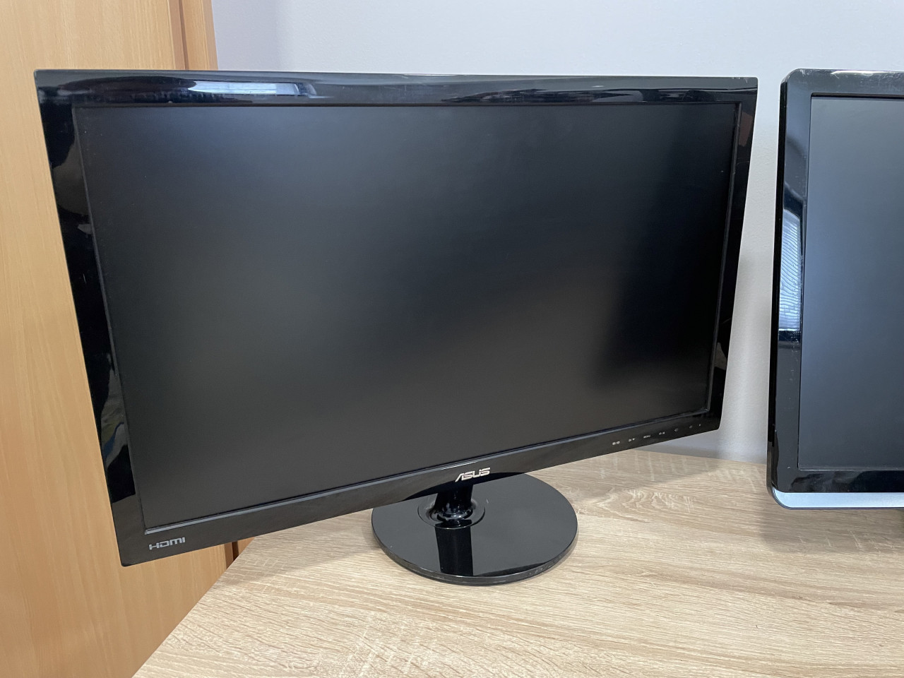 Monitori, vise na stanju - Monitori - OLX.ba