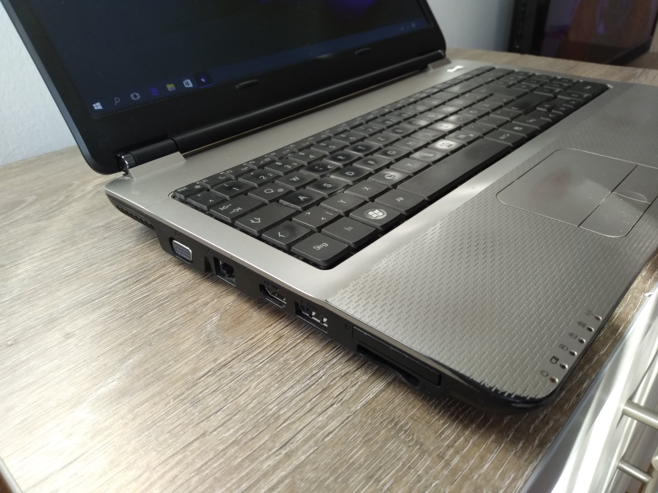 Intel I3 M350 15.4"/4 GB DDR3/500 hdd/Graf 1 gb - Laptopi - OLX.ba