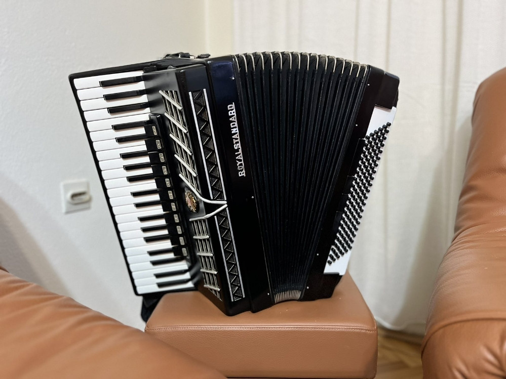 Harmonika Royal Standard Montana 120 basova - Harmonika - OLX.ba