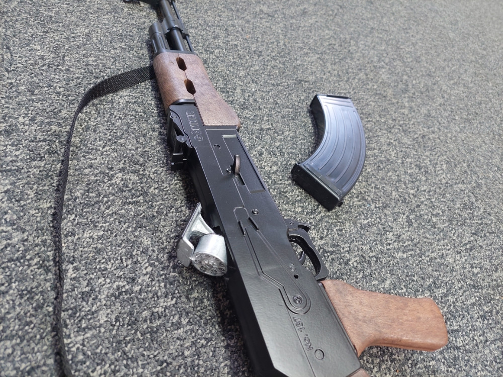 Djecja puska Kalasnjikov Metalna puska Kalas - Vazdušne puške - OLX.ba