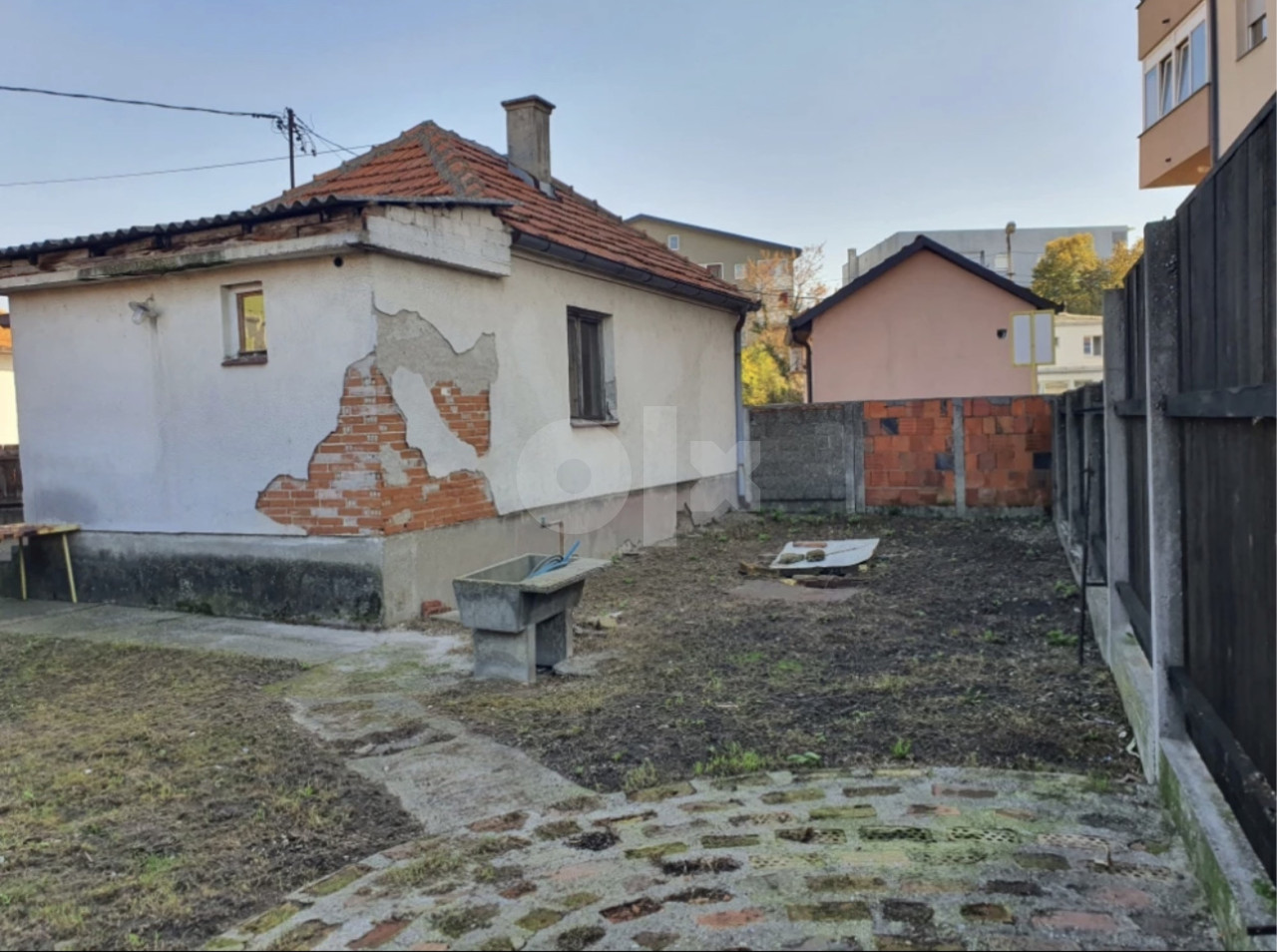 PLAC SA KUĆOM U CENTRU BIJELJINE - Kuće - OLX.ba