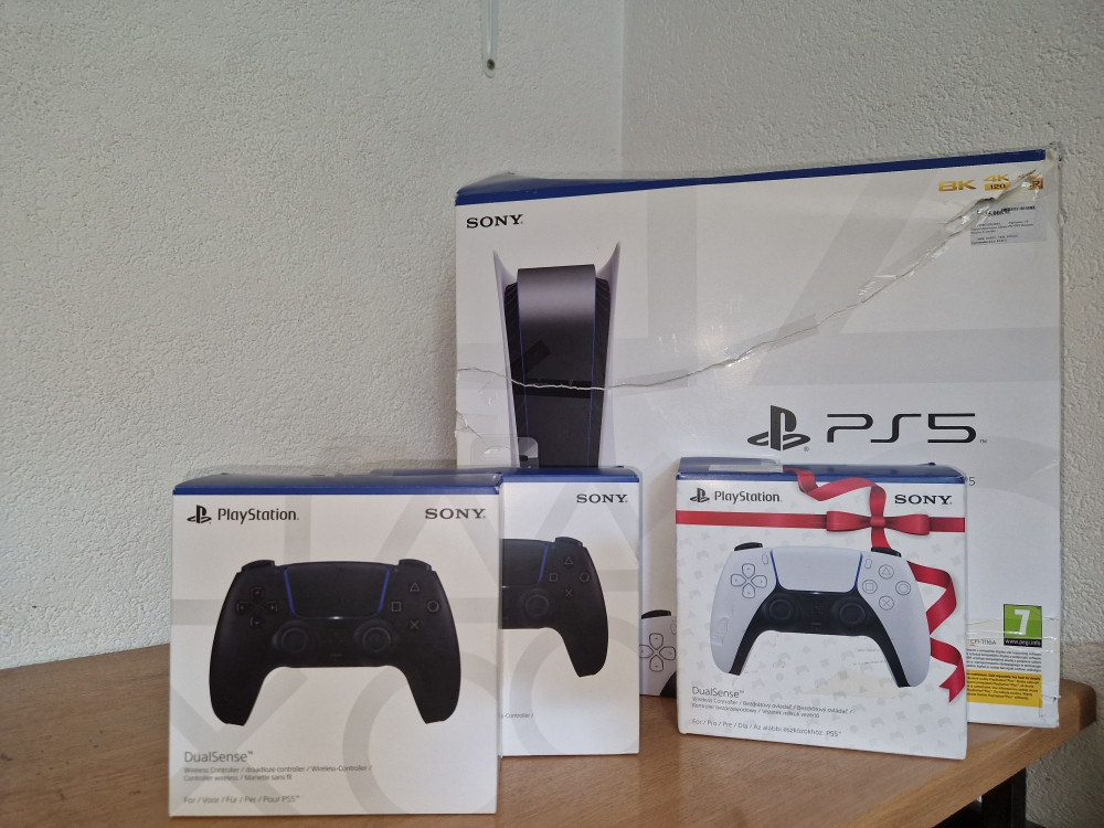 Playstation 5 PS+DELUXE + igre - Konzole - OLX.ba