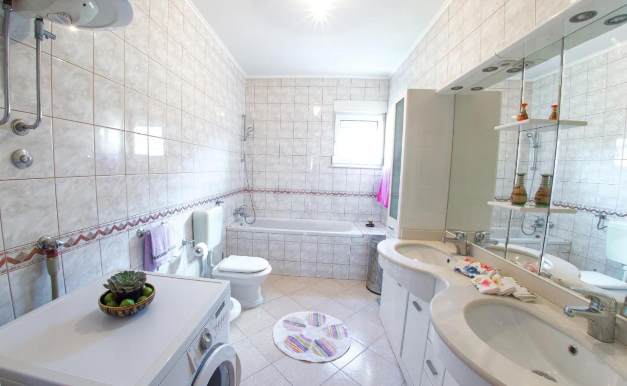 Stan Mostar 85.7m2 - Stanovi - OLX.ba