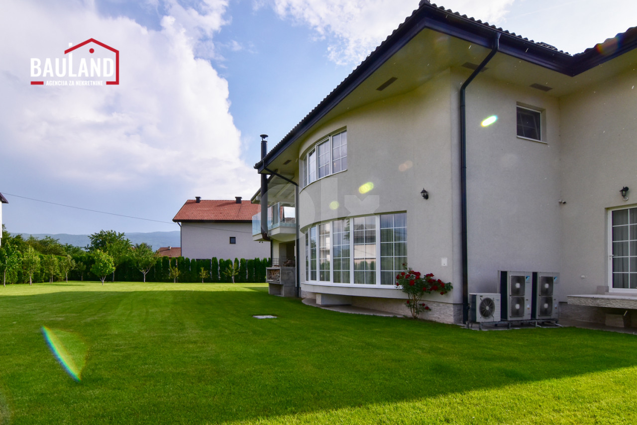 BAULAND/ Raskošna vila sa prelijepom avlijom/ Butmir - Kuće - OLX.ba