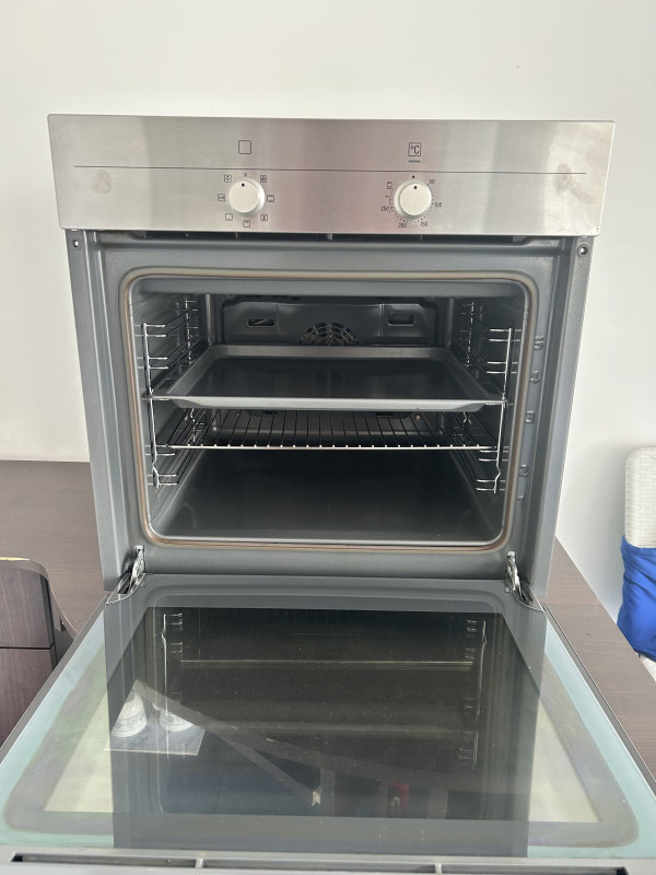 Ugradbena Rerna SIEMENS - Dijelovi za kuhinjske aparate - OLX.ba