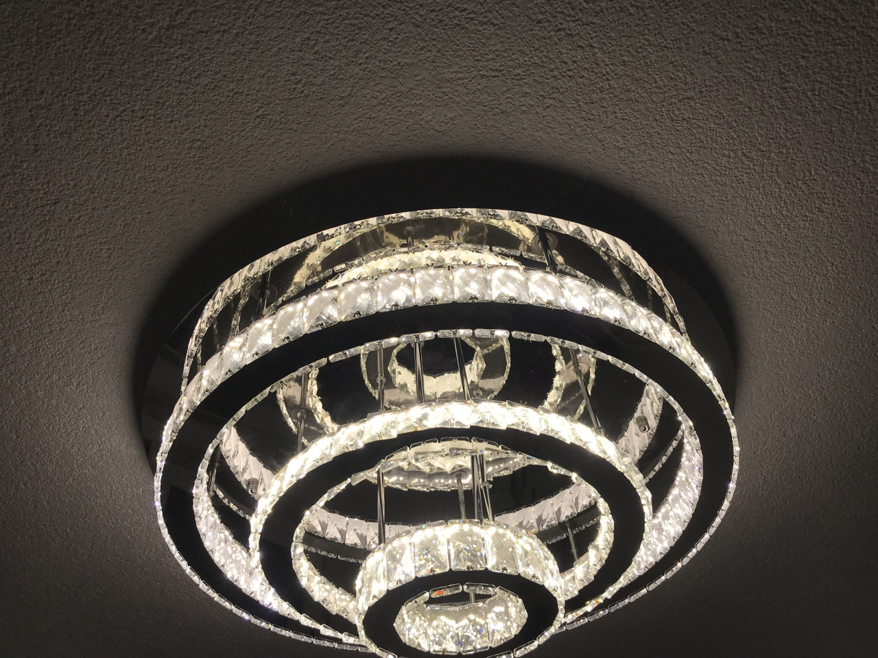 Luster LED kristali stropni - Lusteri i fenjeri - OLX.ba