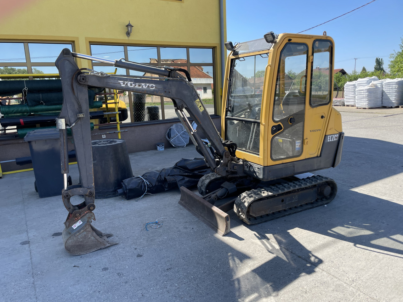 Mini bager Volvo EC20B 1800radnih sati - Bageri - OLX.ba